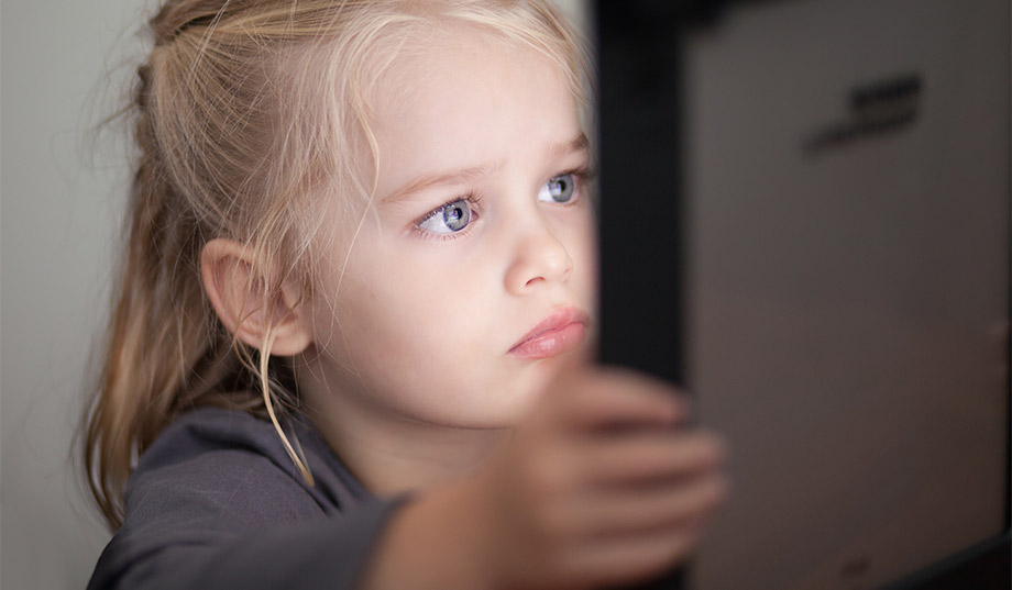 Digital Distractions & Family Dinner: Train Your Kids to Turn Off Their ...