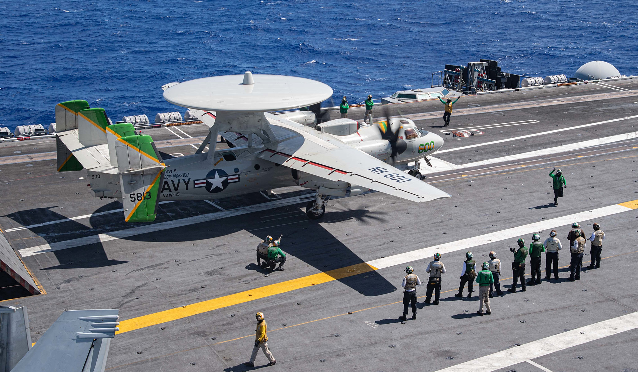 E-2 Hawkeye cockpit view landing on an aircraft carrier : r ...