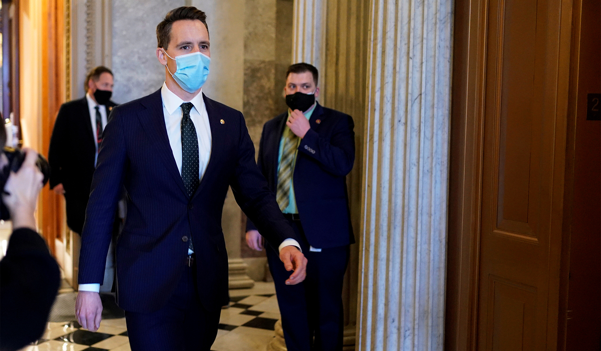 Josh Hawley Slams 'Antifa Scumbags' after Demonstration Outside His ...